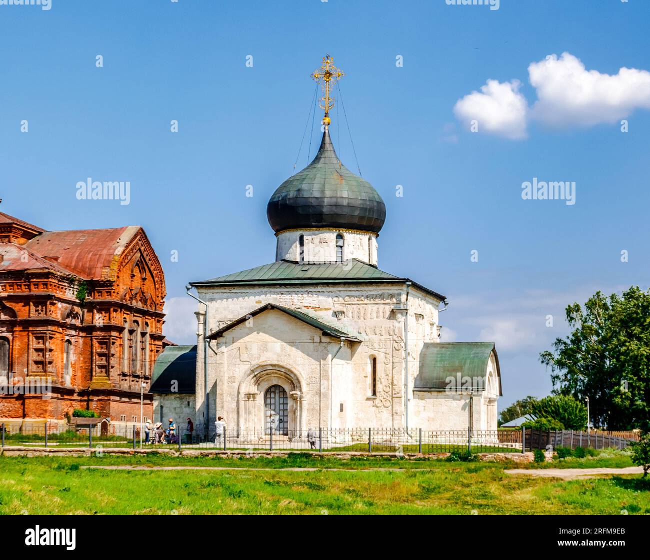 Russian 12th century cathedral architecture hi-res stock photography ...
