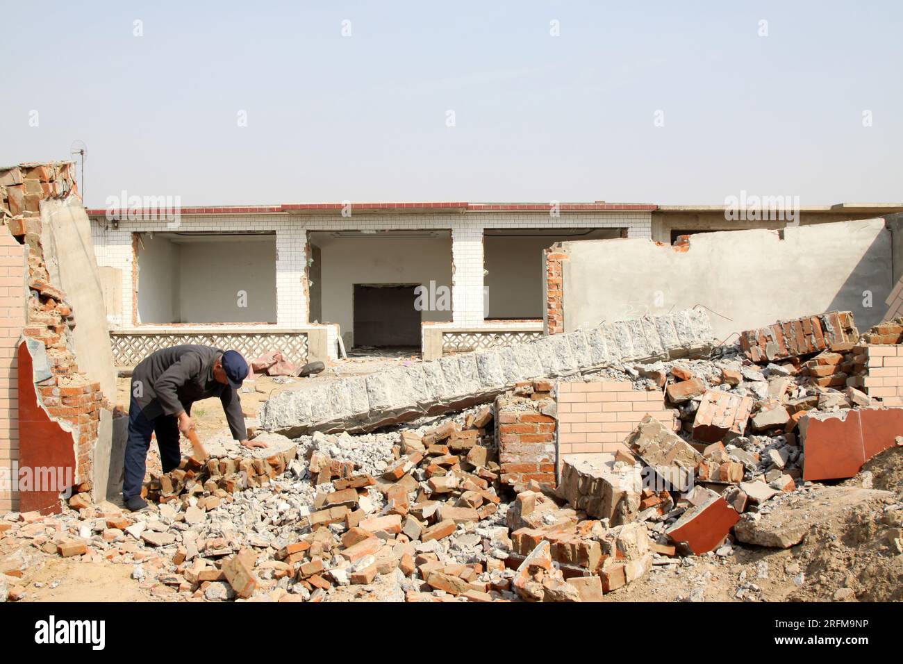 Destroyed walls hi-res stock photography and images - Alamy