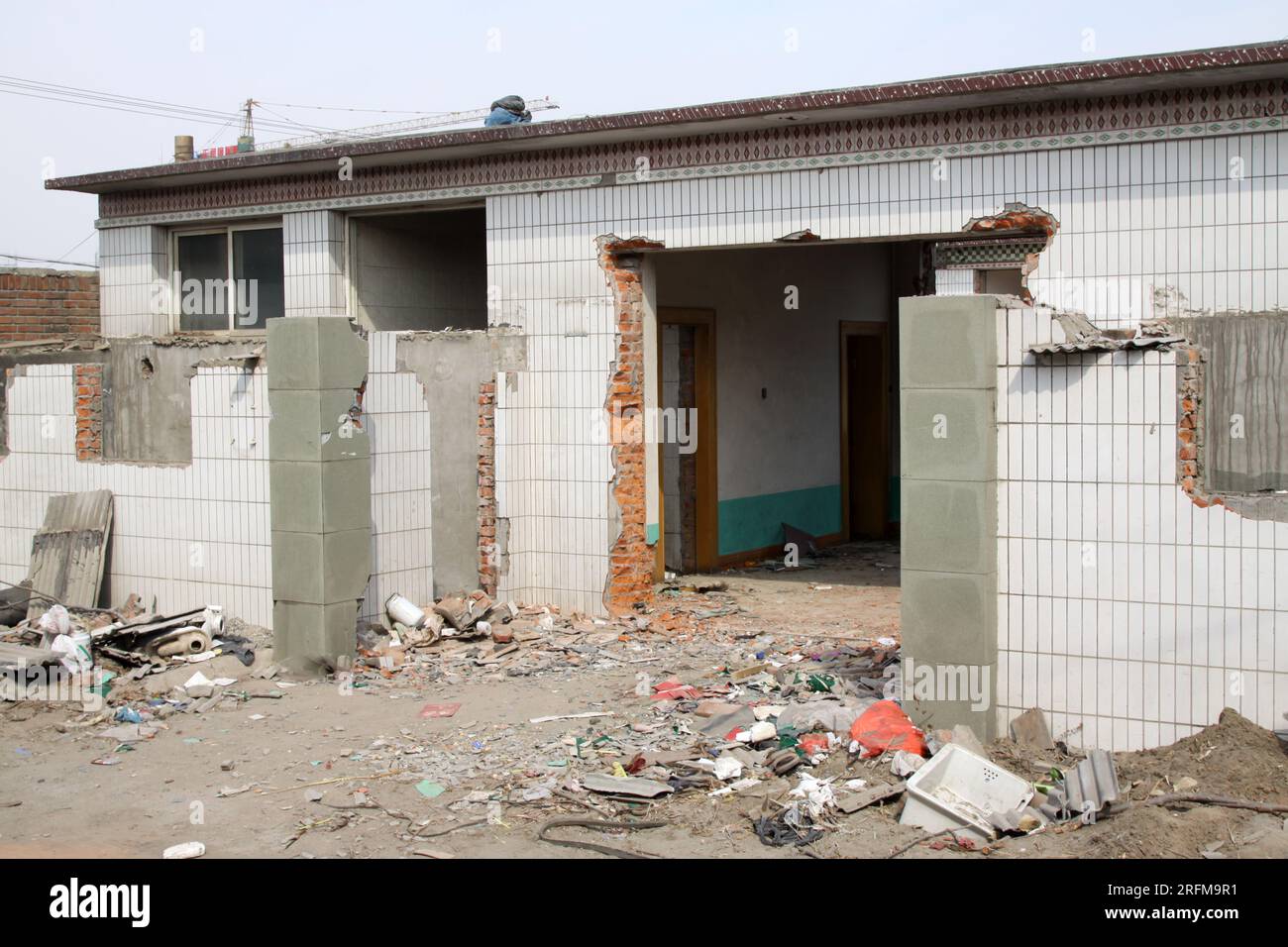 Destroyed walls hi-res stock photography and images - Alamy