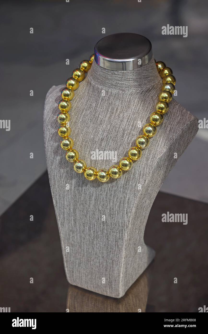 Gold Pearls Necklace Bijoux Jewellery Display Stand Stock Photo - Alamy