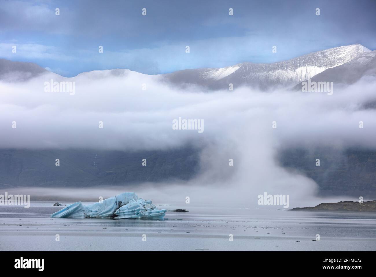 Islande, le glacier Breiðamerkurjökull et la lagune de Jökulsárlón qui ... Islande, le glacier Breiðamerkurjökull et la lagune de Jökulsárlón qui ...