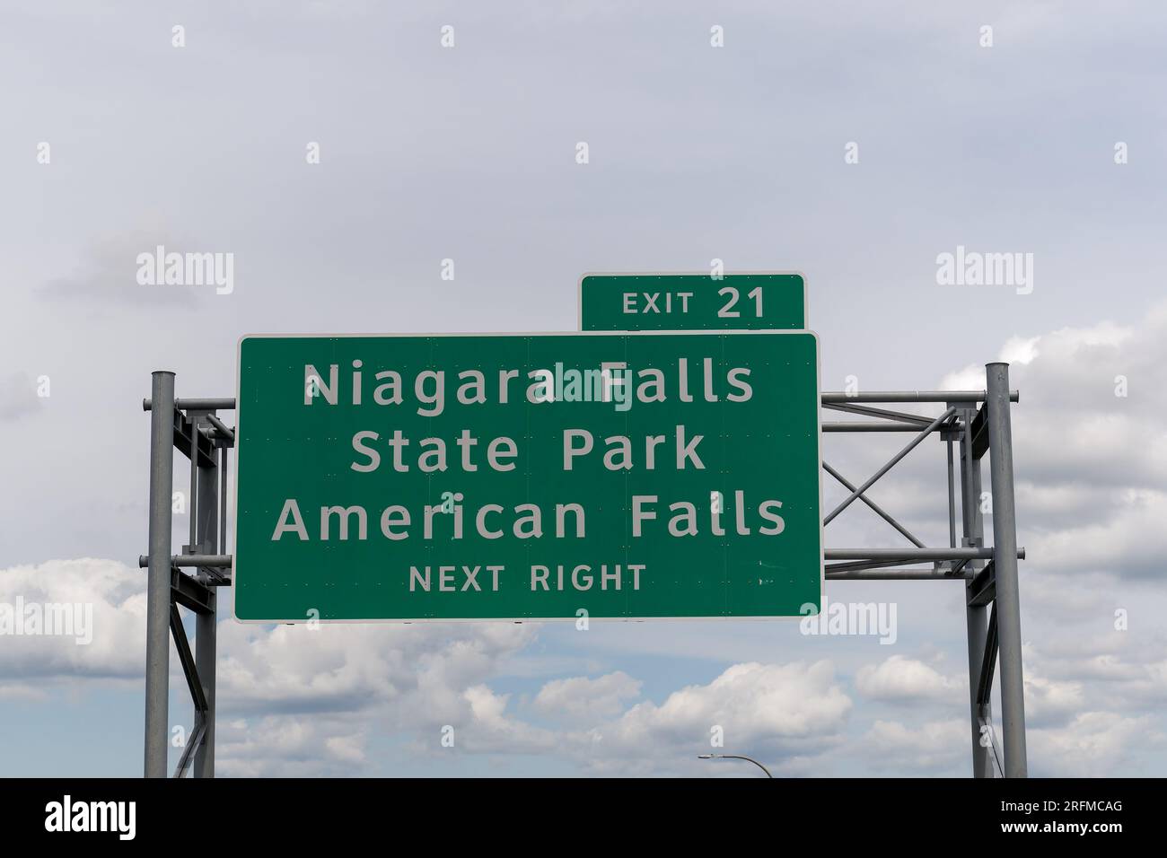 sign for Exit 21 from I190 for Niagara Falls State Park American falls ...