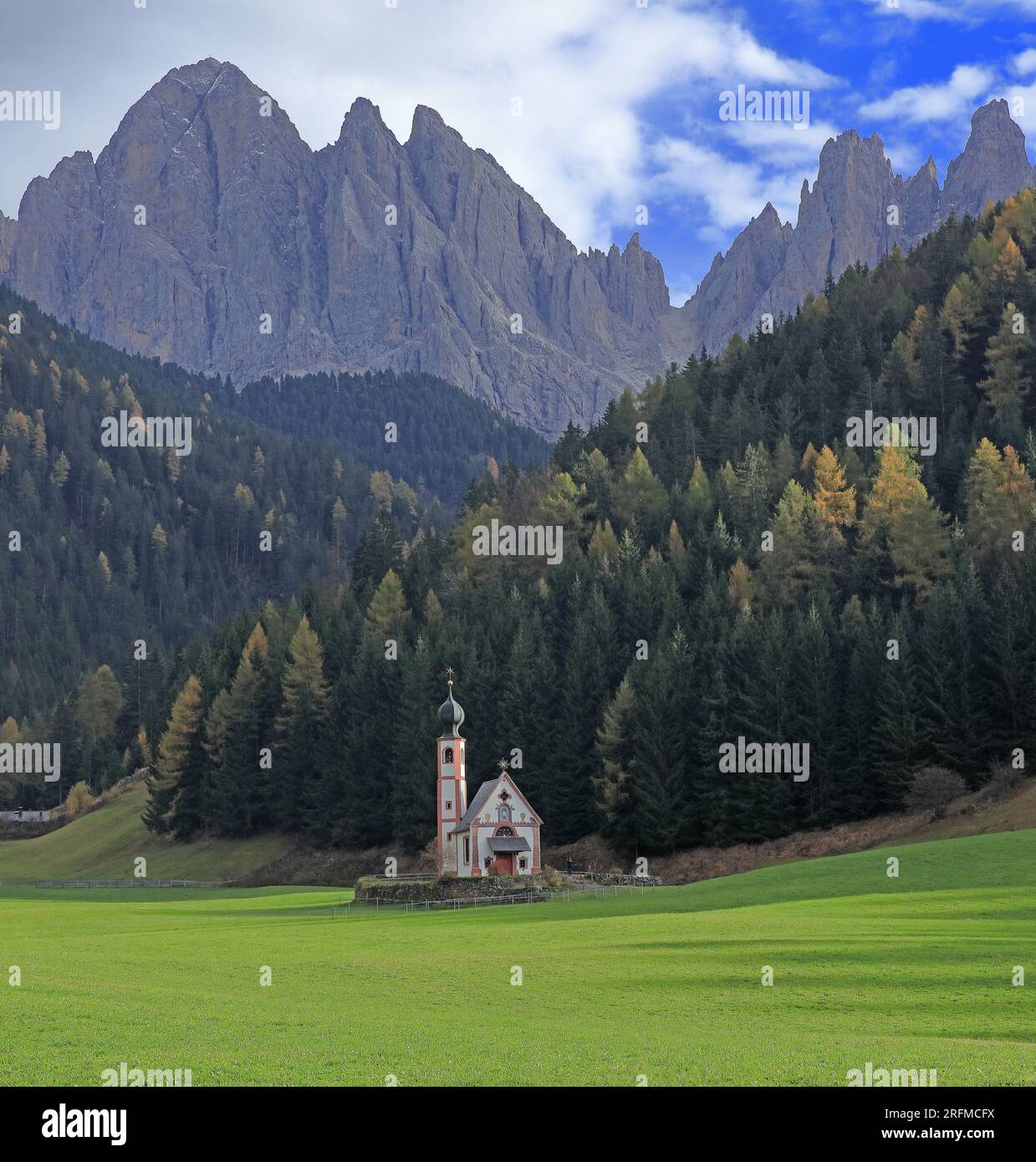 Italy, Santa Maddalena, St Johann chapel, Dolomites, Chiesetta di San ...
