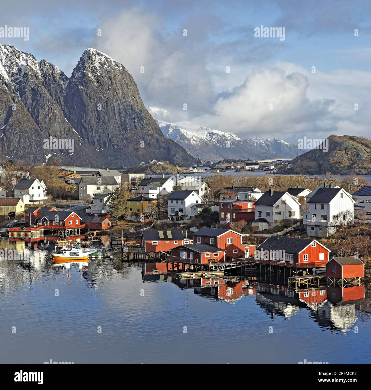 Norvège, Iles Lofoten, Moskenes, site portuaire de Reine, Reinefjorden ...