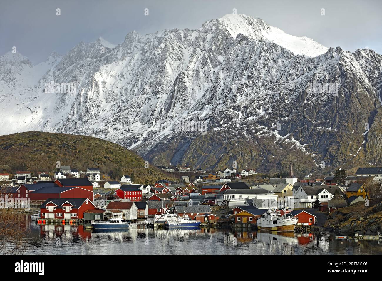 Norvège, Iles Lofoten, Moskenes, site portuaire de Reine, Reinefjorden ...