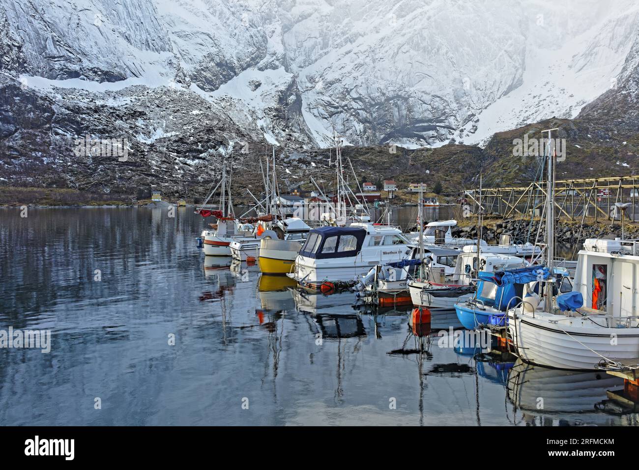 Norvège, Iles Lofoten, Moskenes, site portuaire de Reine, Reinefjorden ...
