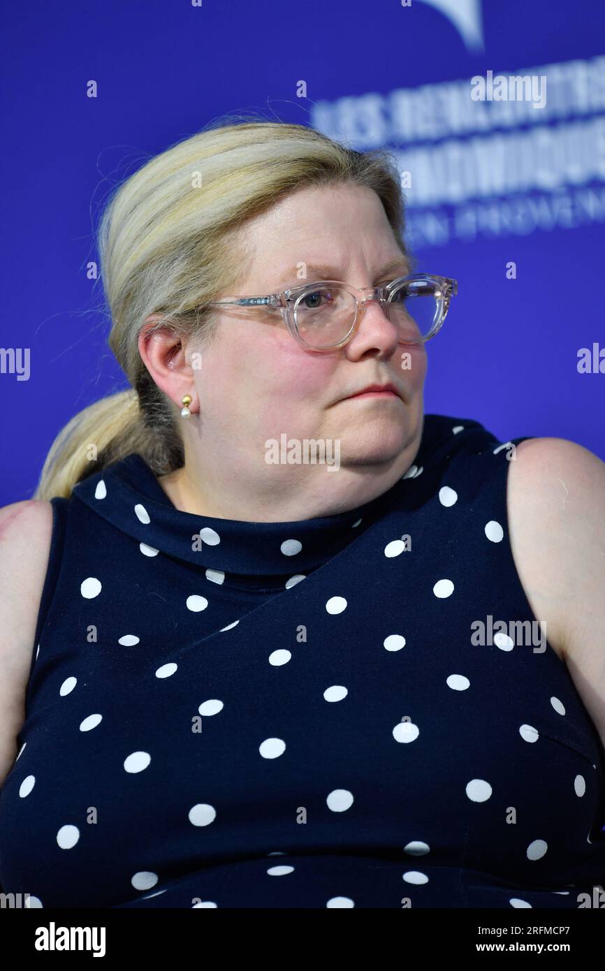 Sarah carlson hi-res stock photography and images - Alamy