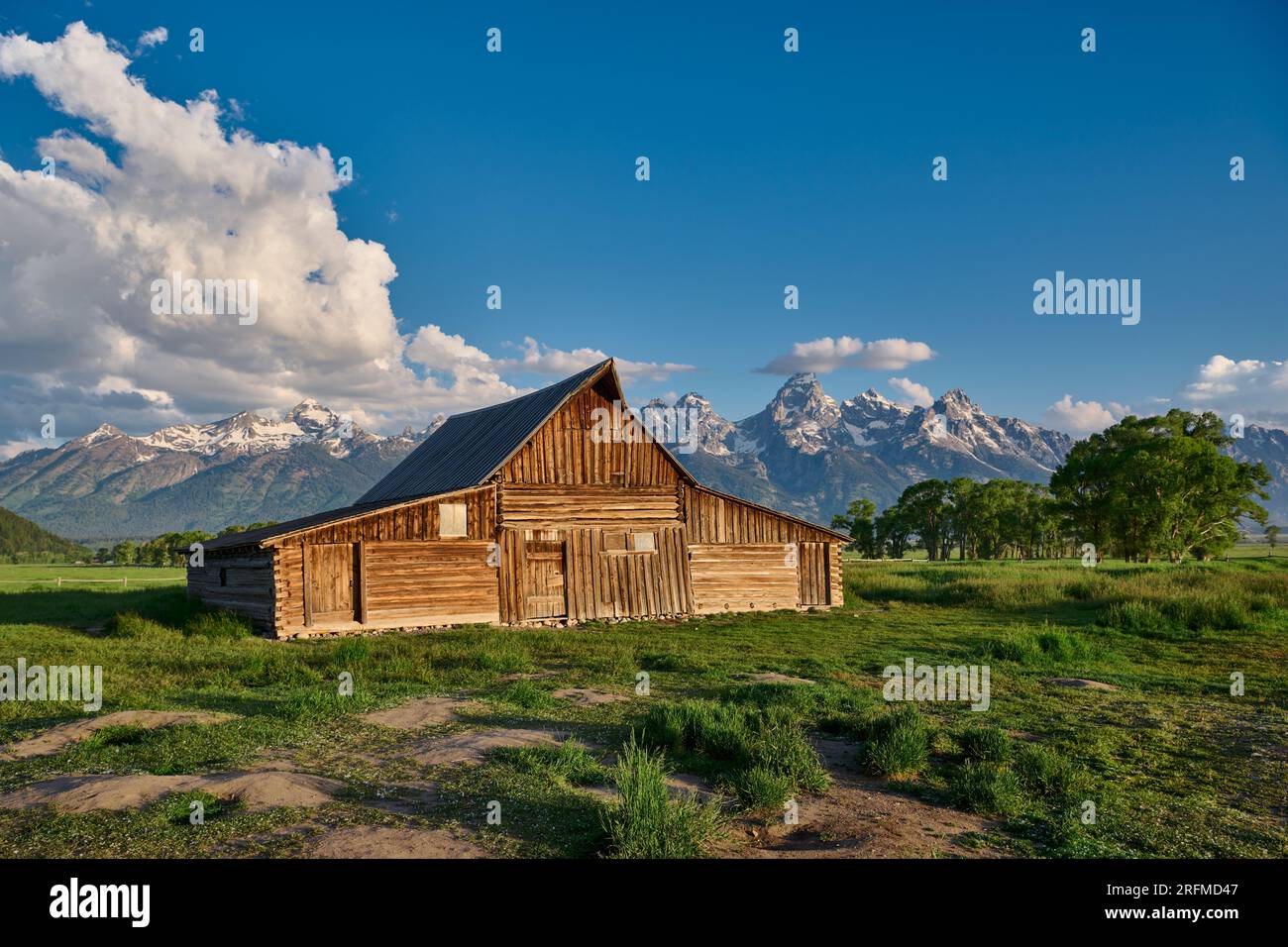 Grand Teton Range with famous barn, Mormon Row Historic District in ...
