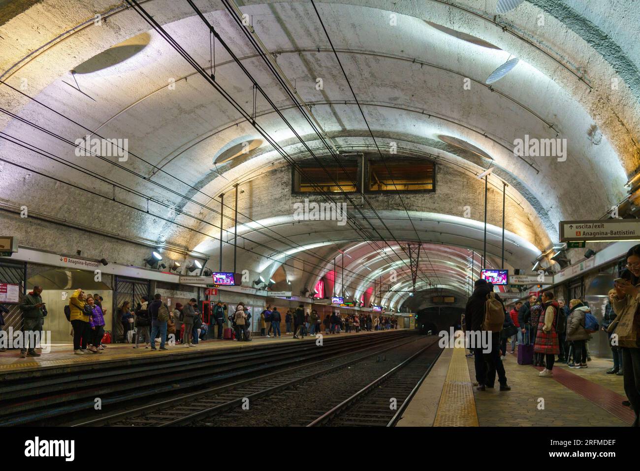 Rome metro tunnel hi-res stock photography and images - Alamy