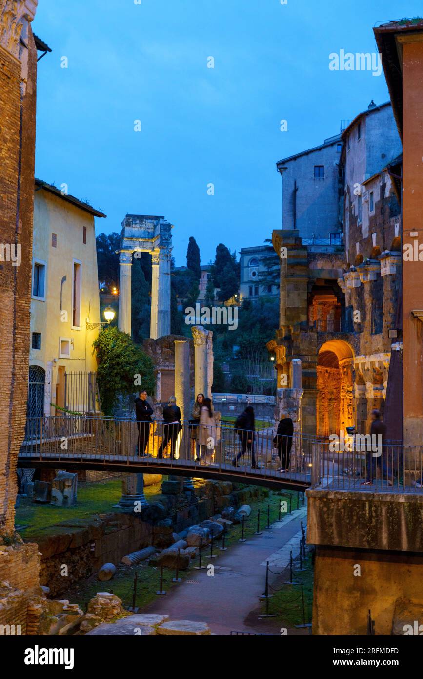 Portico del foro romano hi-res stock photography and images - Alamy