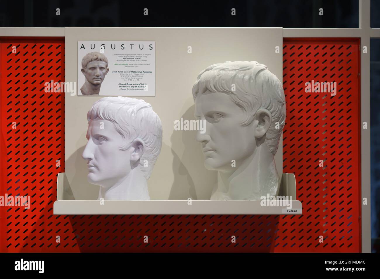 Italy, Rome, Latium, Colosseum, souvenir shop, store, casts after the ...