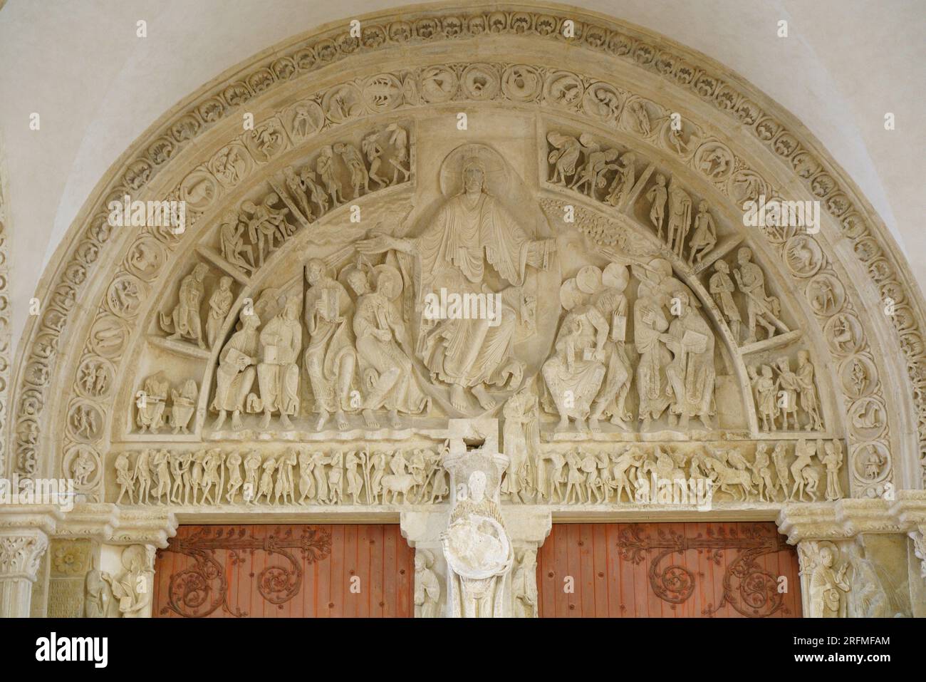 Tympanum vezelay hi-res stock photography and images - Alamy