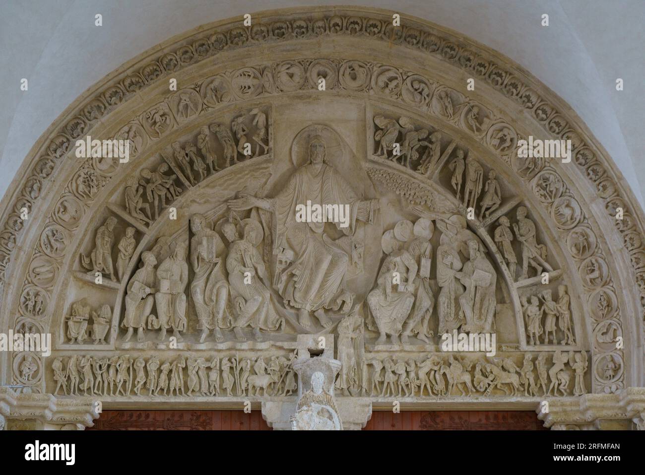 Vezelay basilica narthex tympanum hi-res stock photography and images ...