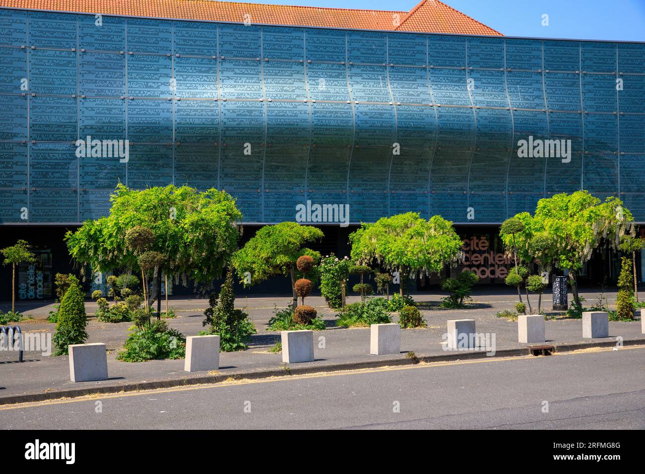 France, Hauts-de-France region, Pas-de-Calais, Calais, quai du Commerce ...