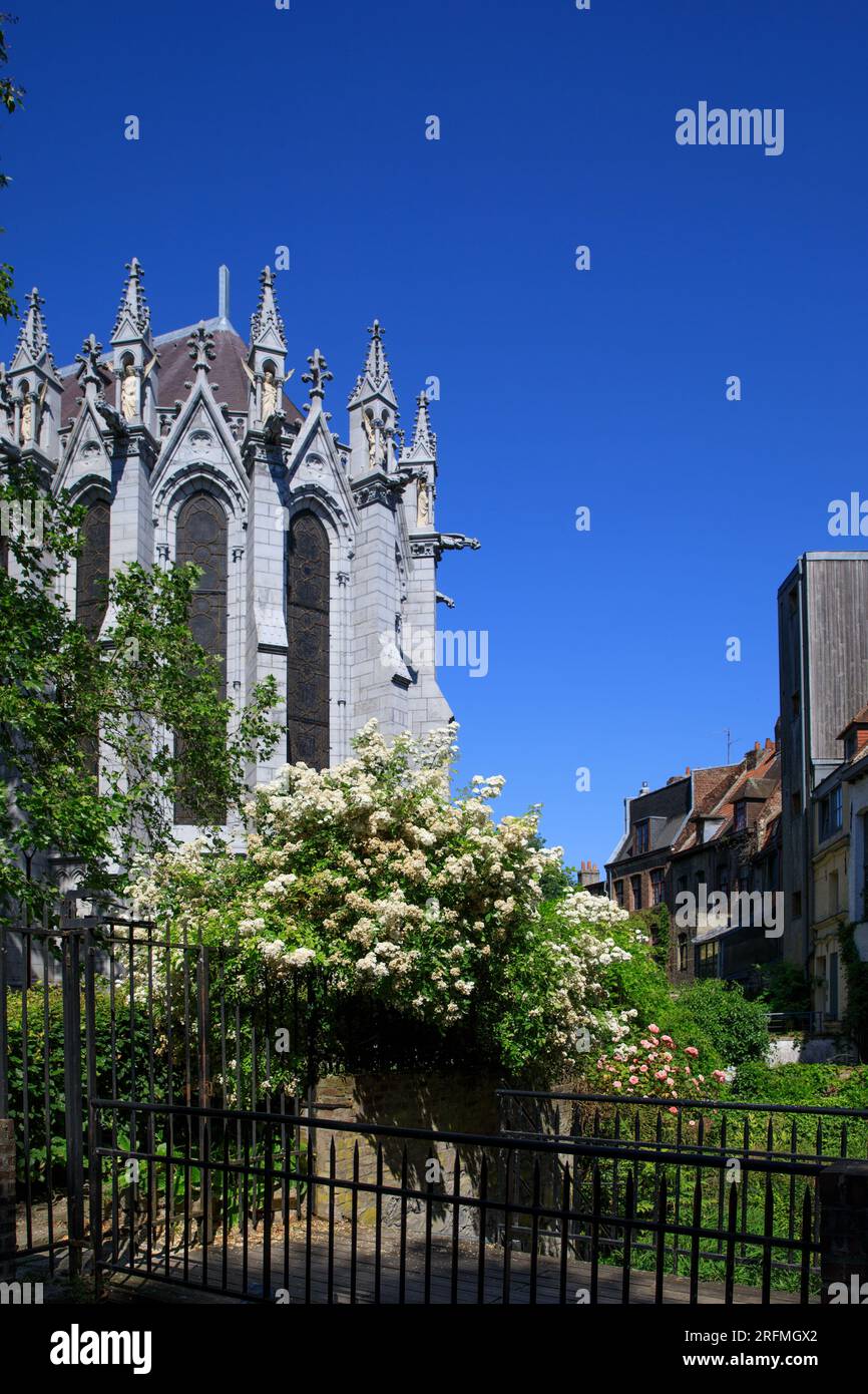 France, Hauts-de-France region, Nord department, Lille, Place Gilleson ...