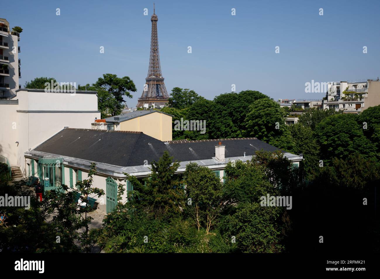 France, Ile-de-France region, Paris 16th arrondissement, Rue Raynouard ...