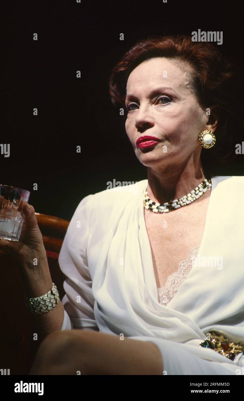 Leslie Caron on stage at the Petit-Odéon in Paris in the play "Jeux de ...
