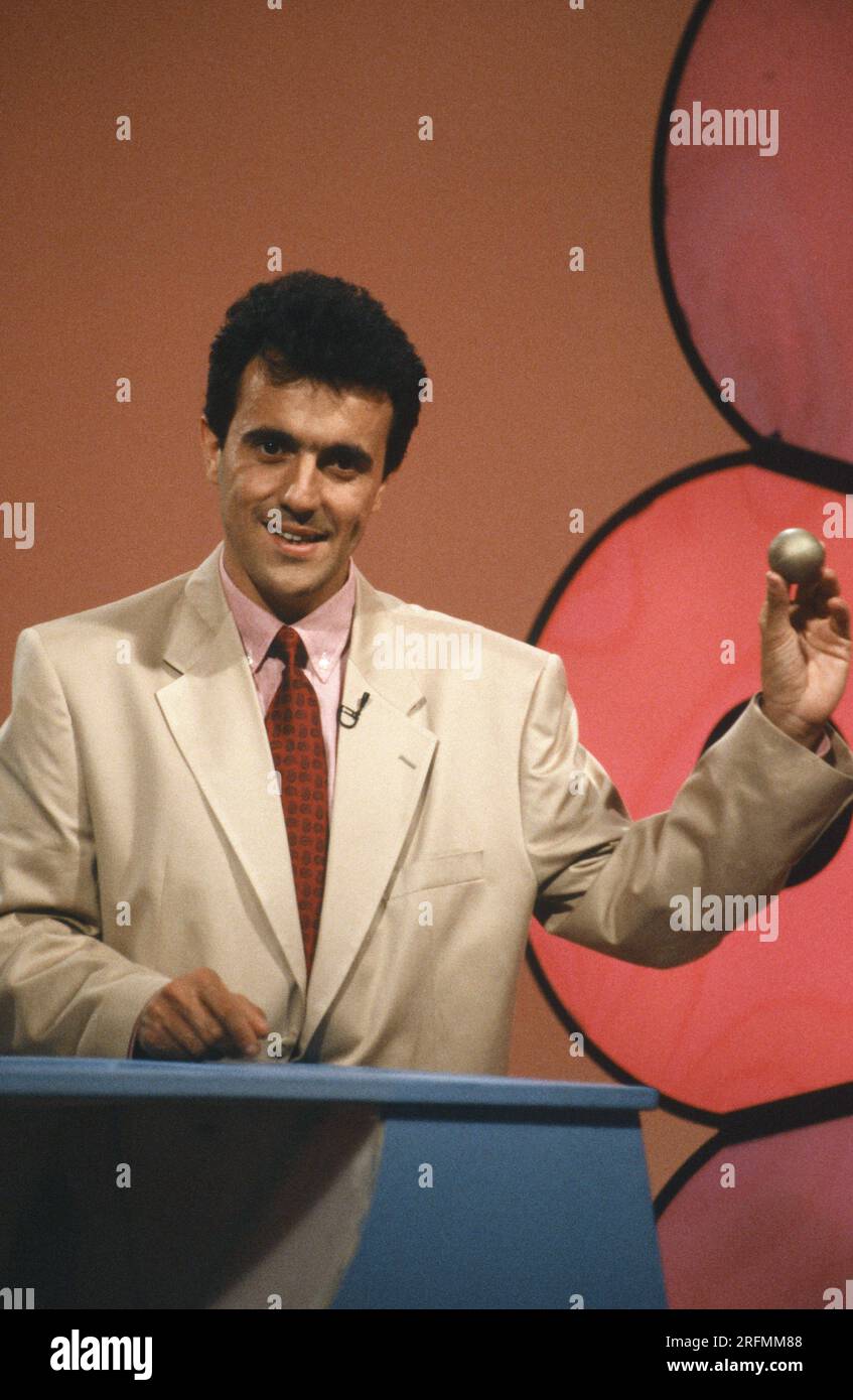 Thierry Beccaro on the set of the game show "Motus", which he presents ...