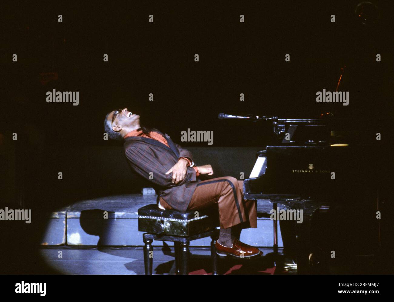 Piano blues 20th century hi-res stock photography and images - Alamy