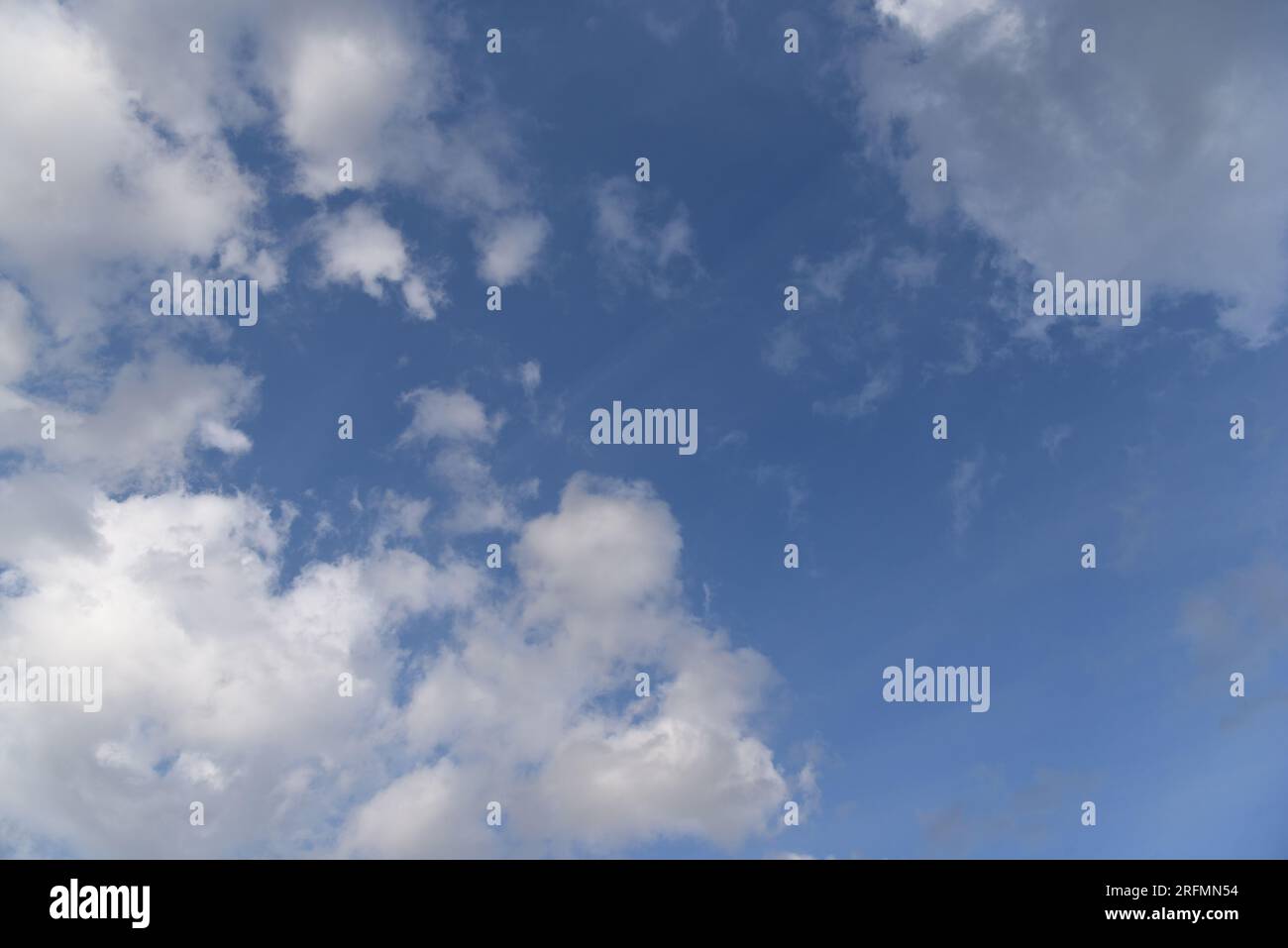 Strato cumulus clouds hi-res stock photography and images - Alamy