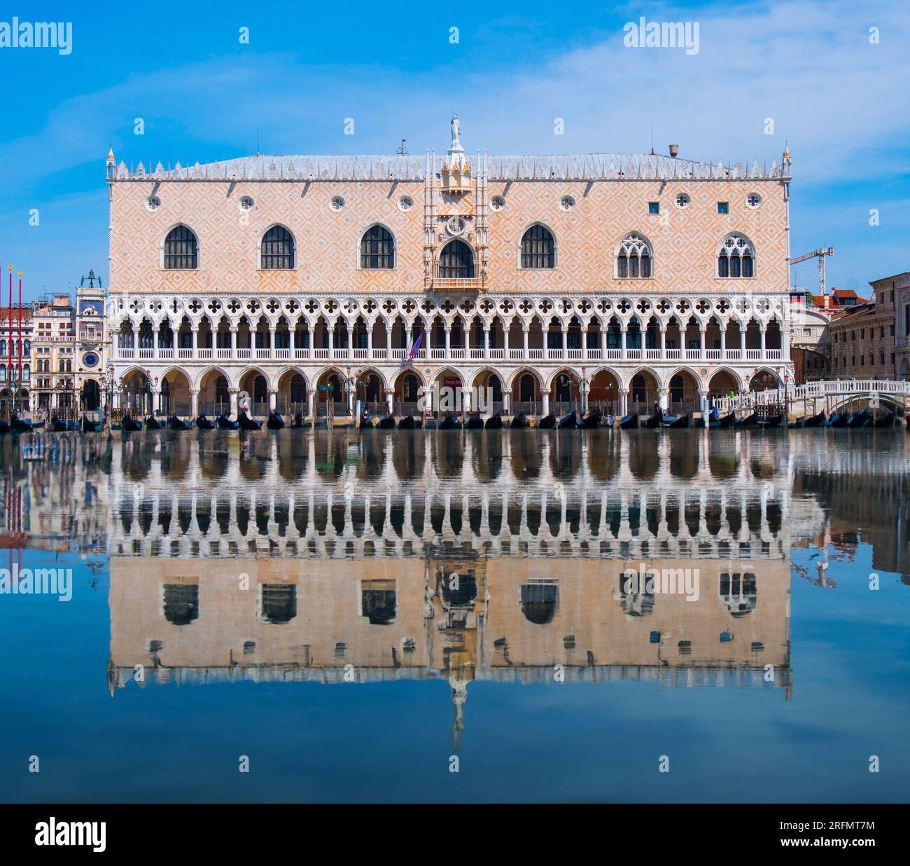 Corona ducale hi-res stock photography and images - Alamy