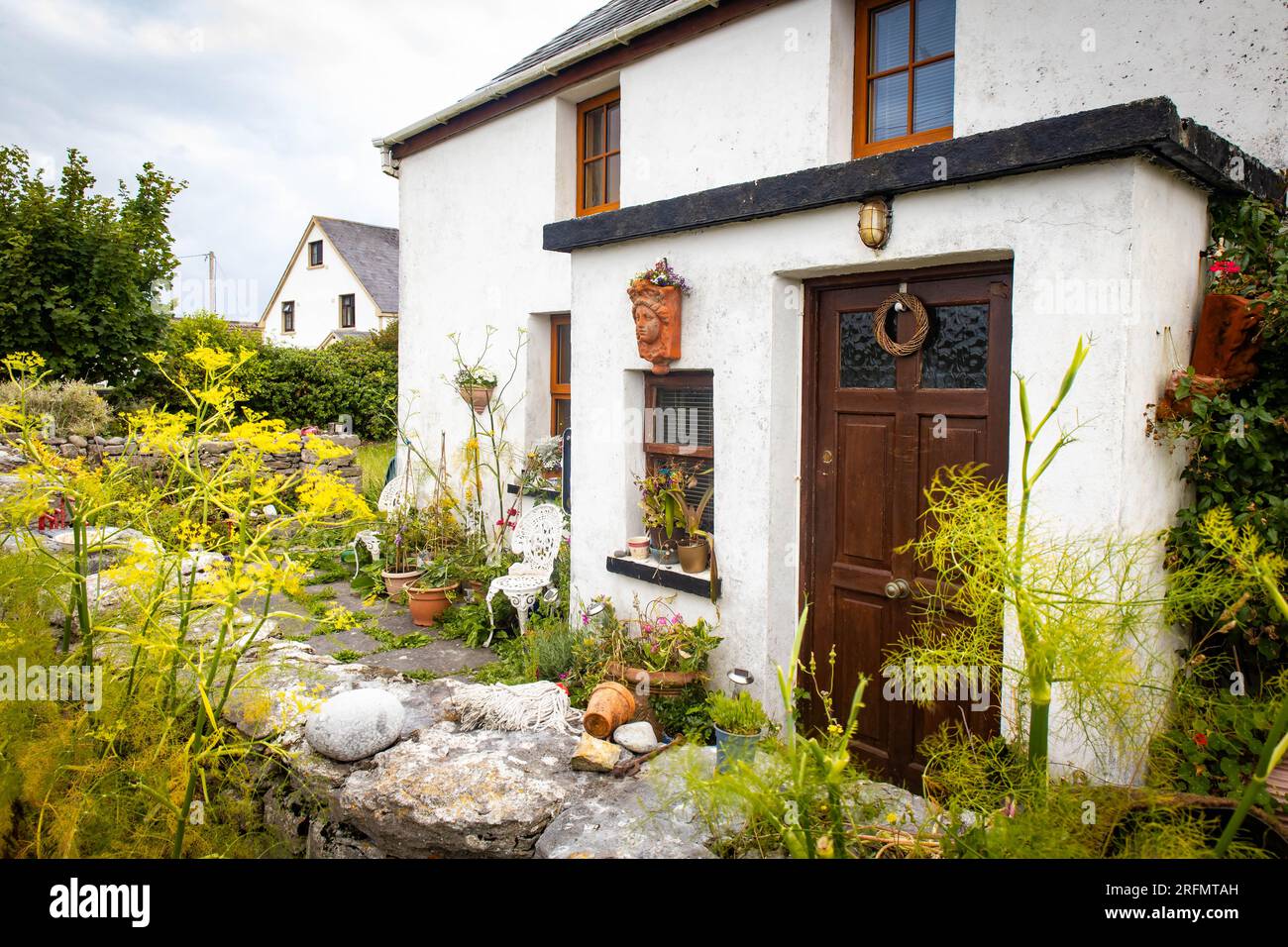 Traditional irish country village hi-res stock photography and images ...