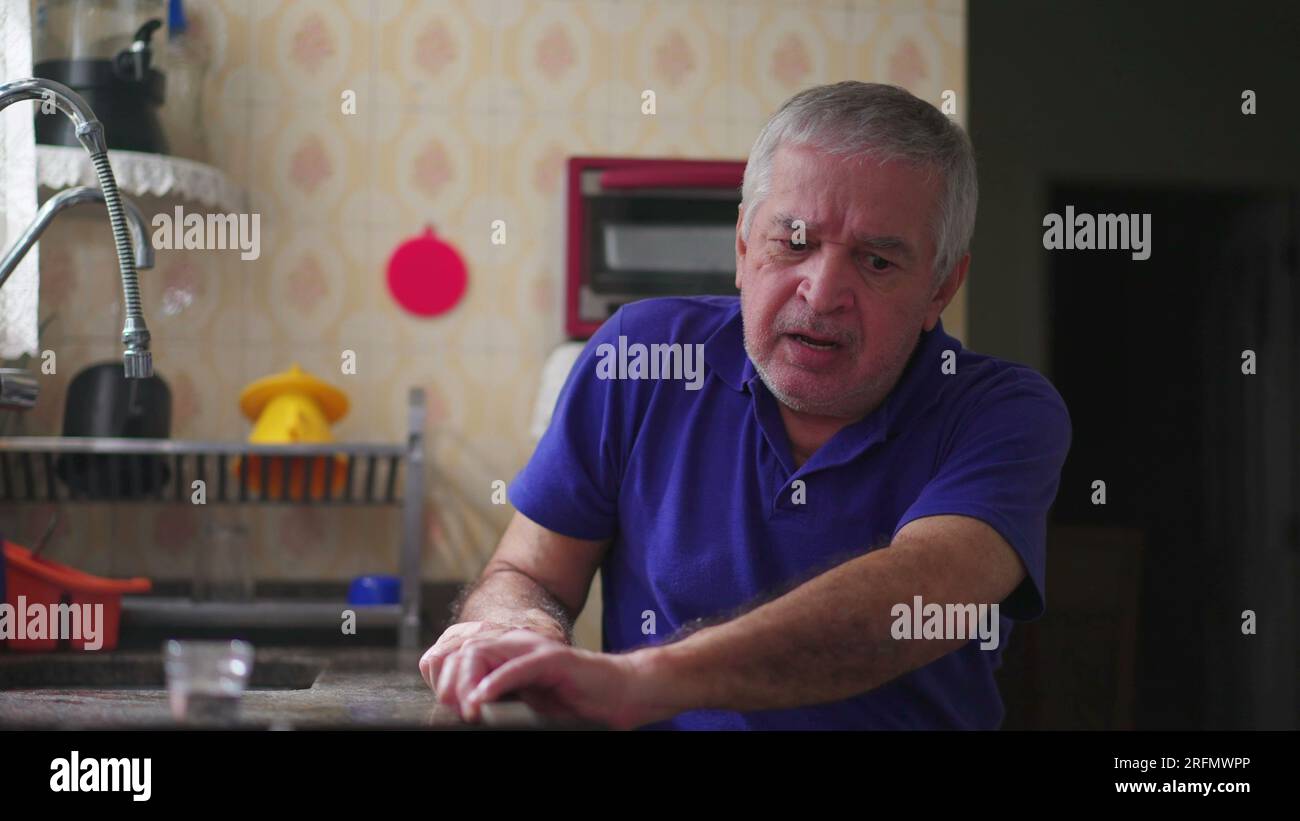 Elderly collapse hi-res stock photography and images - Alamy