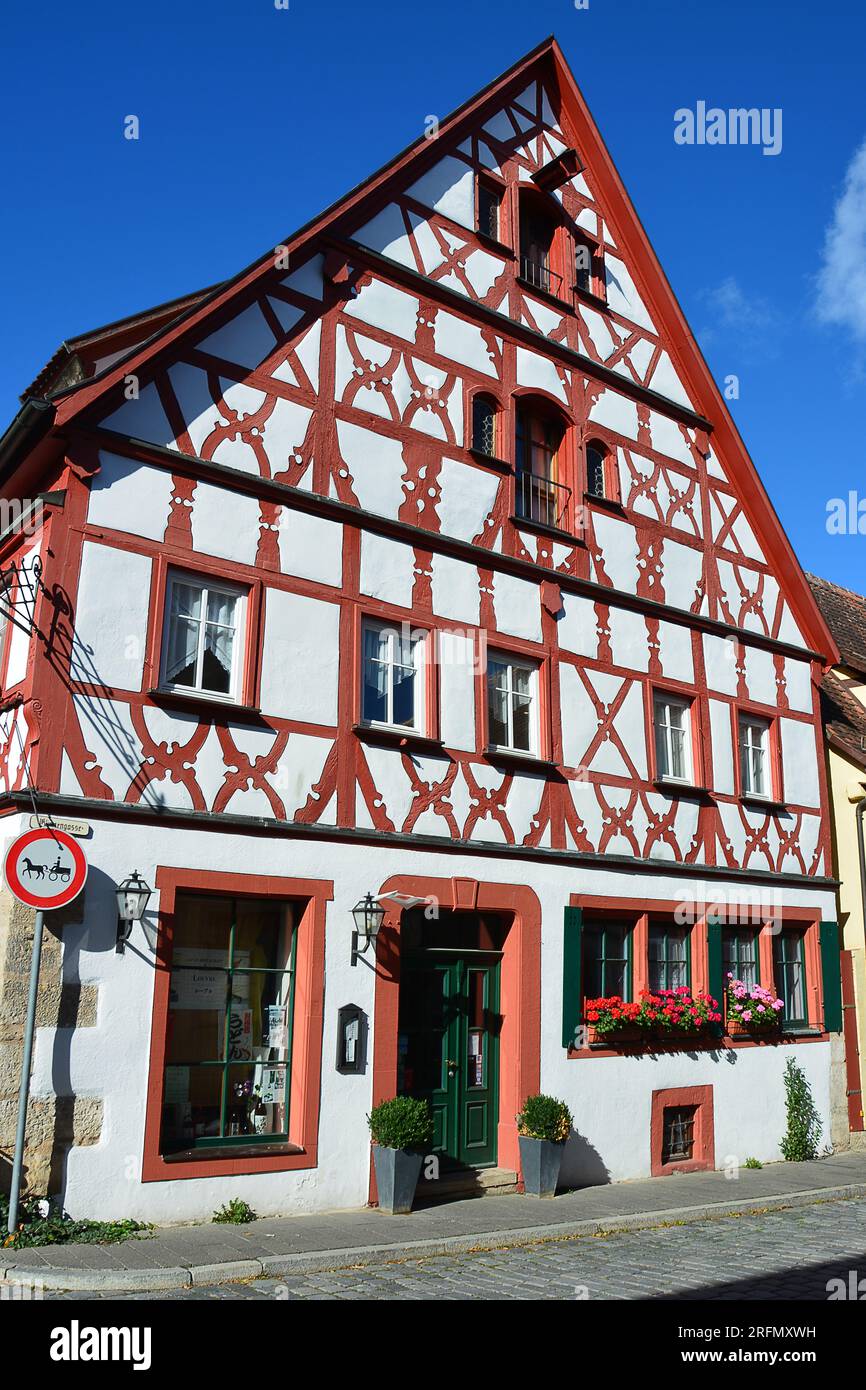 Fachwerkhaus / half-timbered house in Rothenburg ob der Tauber, Franken ...