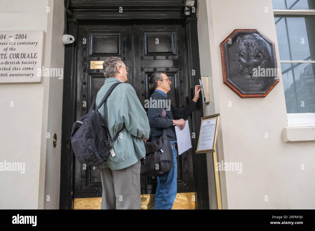 Quakers walk hi-res stock photography and images - Alamy