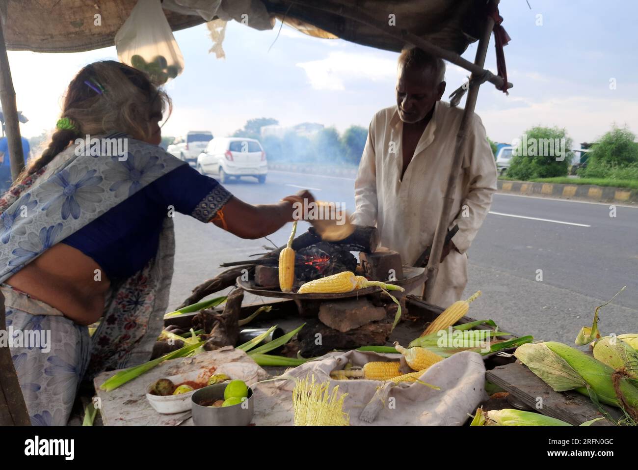 30-09-2021 Dewas, M.P. Inia. roadside corn bar, Roasted and Spicy Corn ...