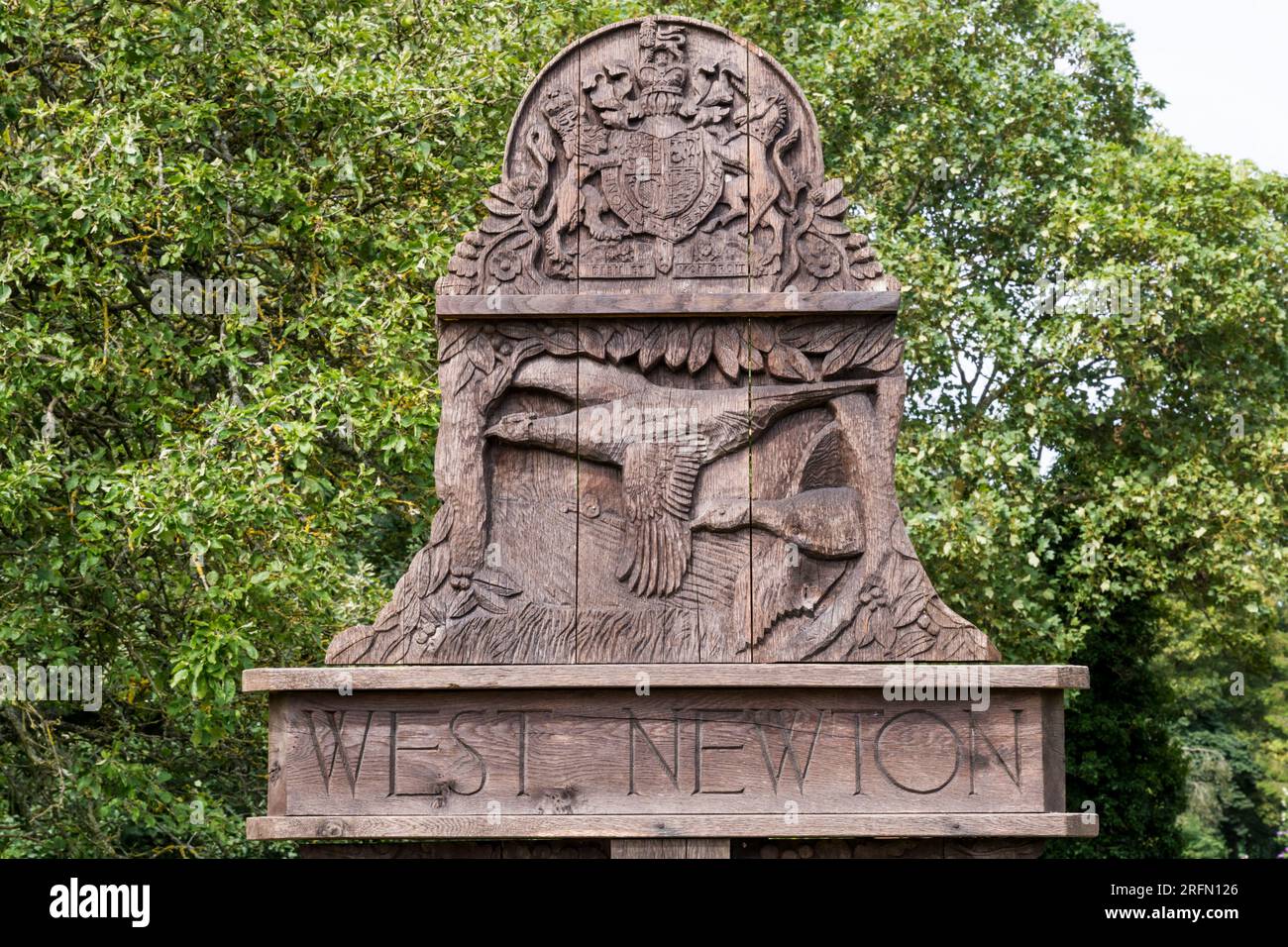English village signs hi-res stock photography and images - Alamy