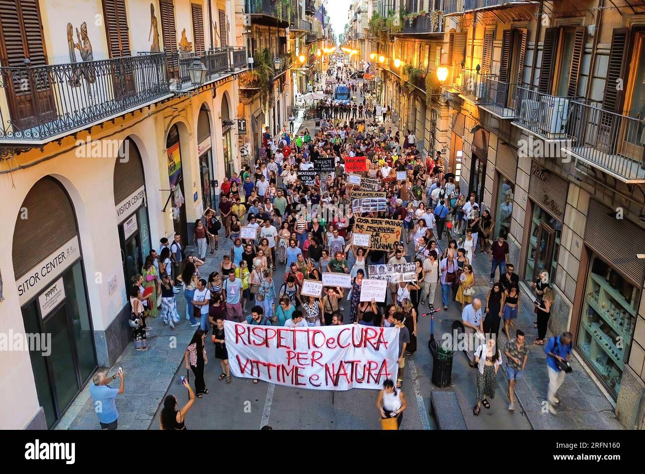 Days of the week placard hi-res stock photography and images - Alamy