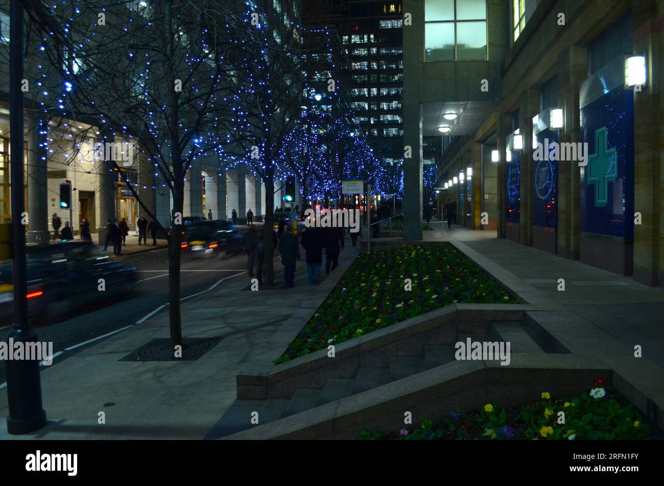 Night time with street lights hi-res stock photography and images - Alamy