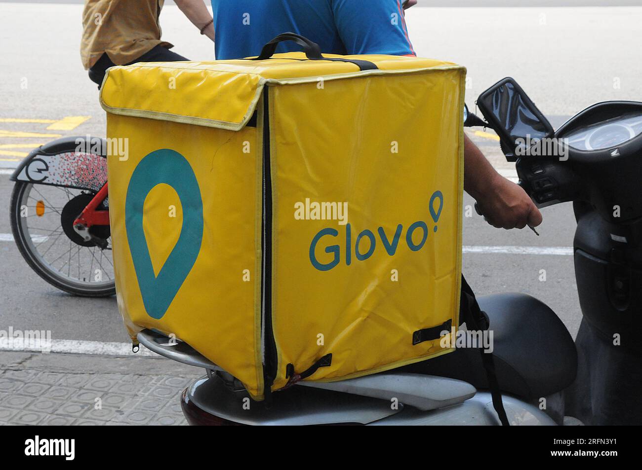 barcelona/catalonia/ Spain/ 25July 2019/ Glovo delivery chain deliver ...