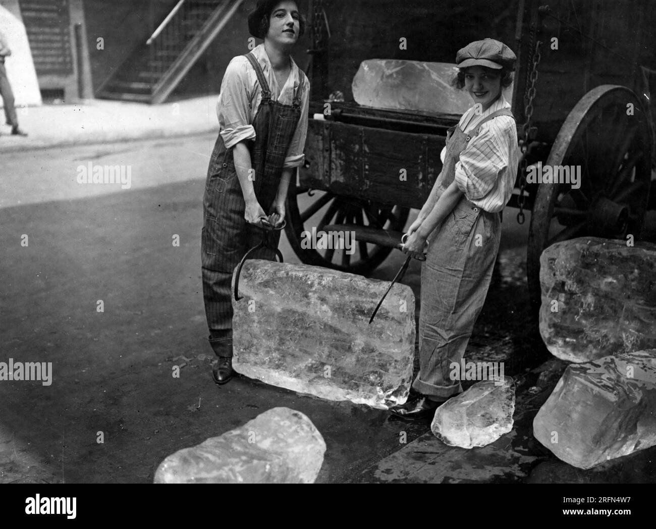Female workers delivering ice hi-res stock photography and images - Alamy