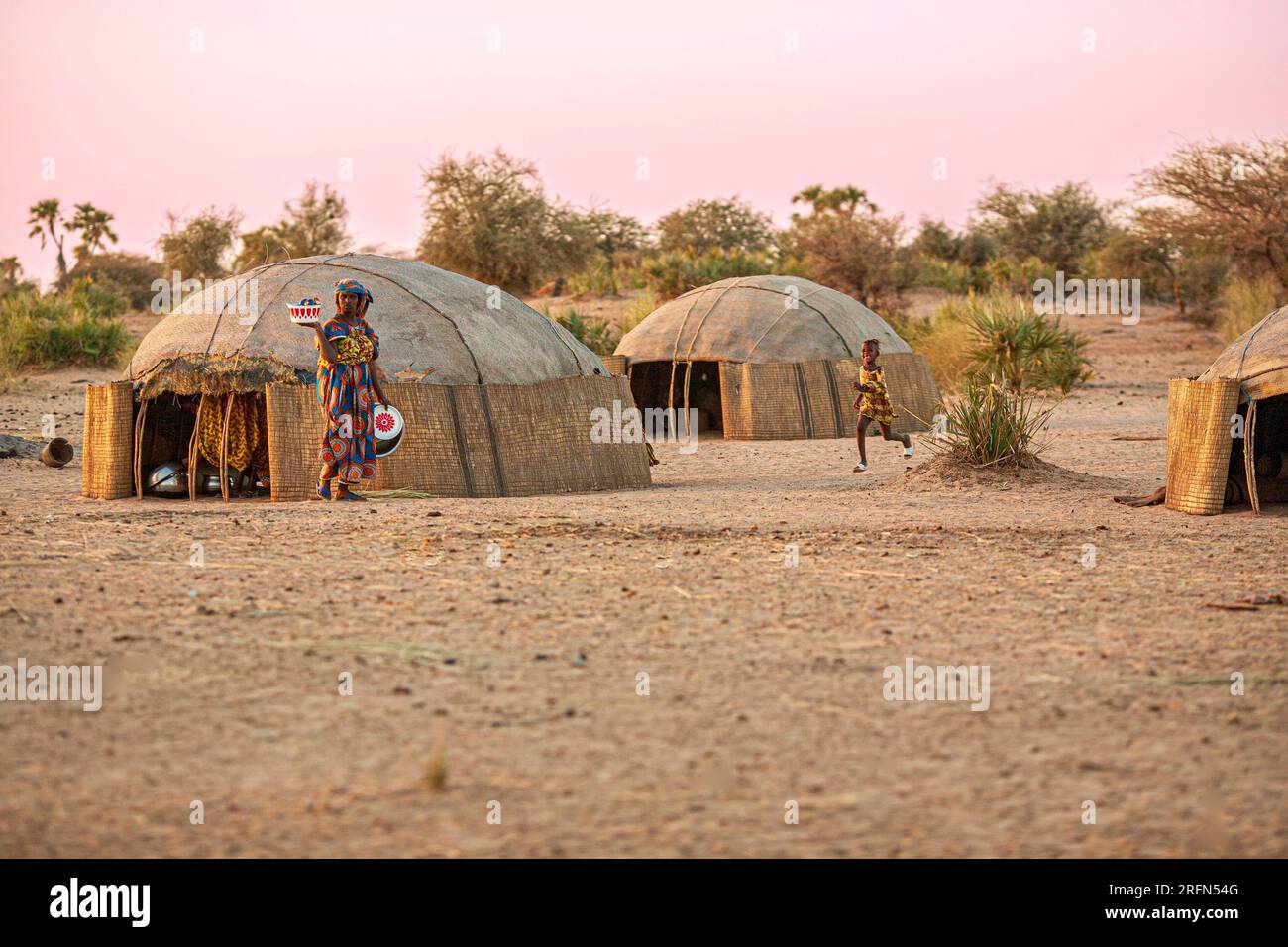 thatched hut with rural life near Timbuktu , Mali, West Africa Stock ...
