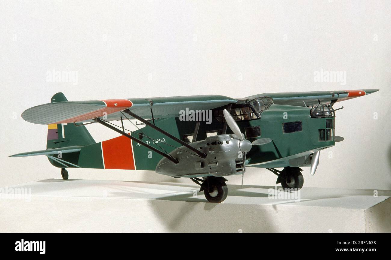 POTEZ 54, MODELO BIMOTOR DE FABRICACION FRANCESA CON INSIGNIAS ...