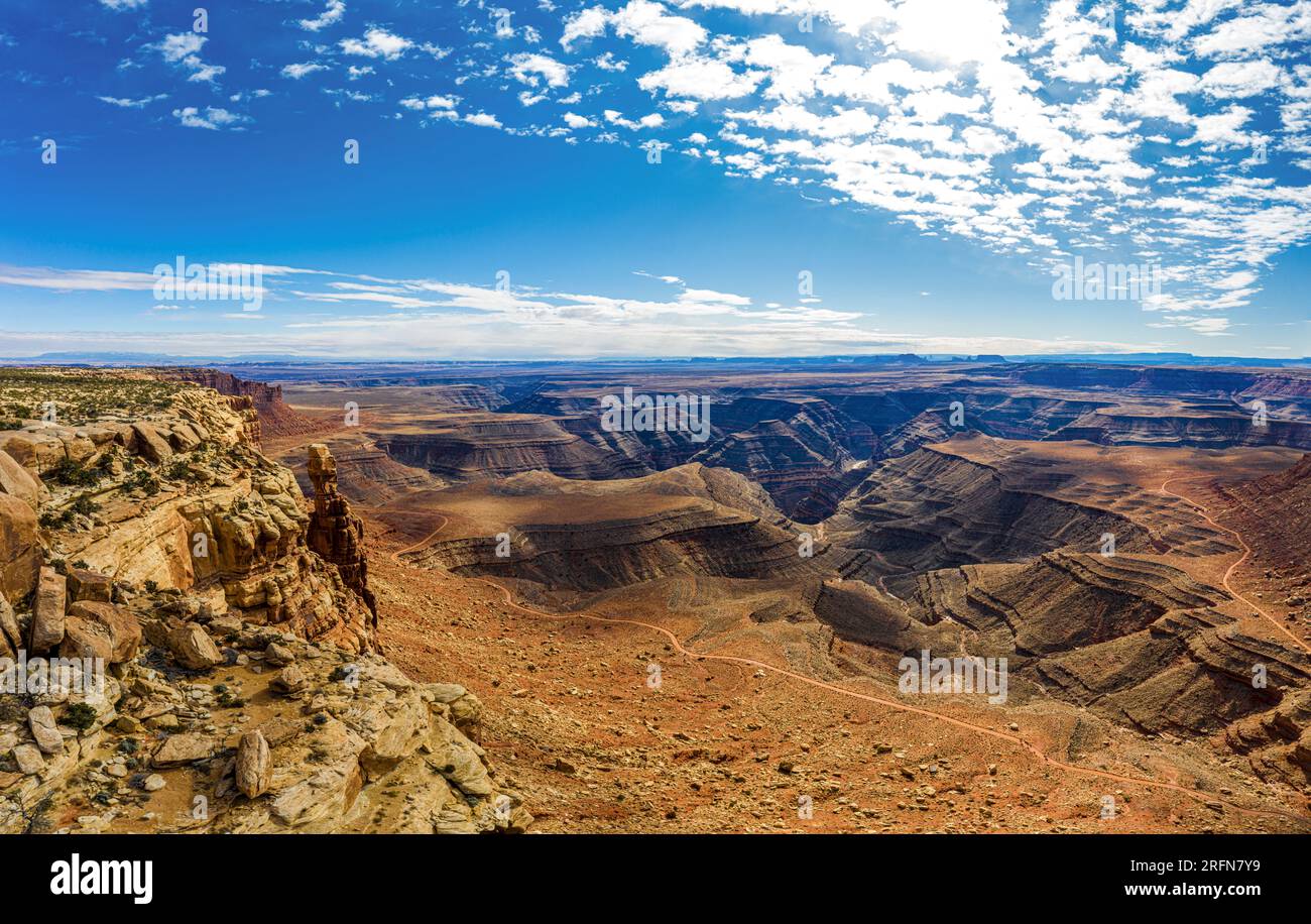 View over San Juan river canyon in Utah from Muley Point near Monument ...