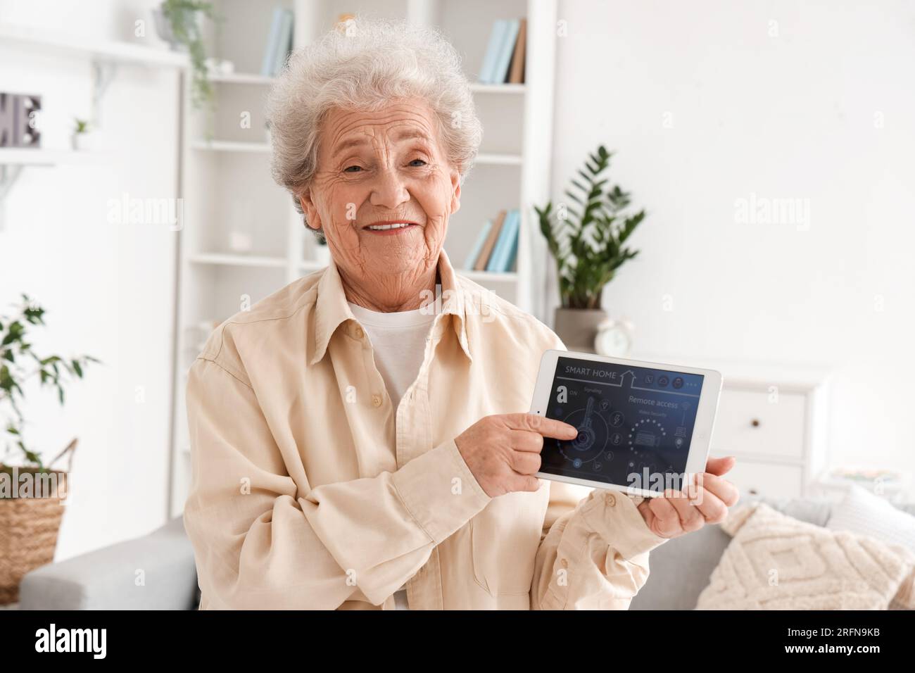 Old home security control panel hi-res stock photography and images - Alamy
