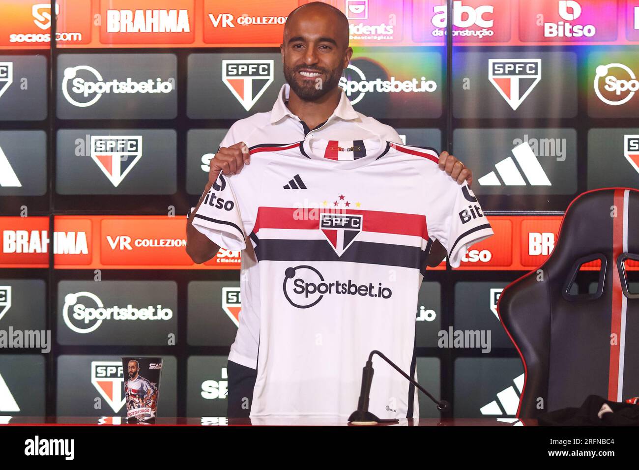 SÃO PAULO, SP - 04.08.2023: APRESENTAÇÃO LUCAS MOURA NO SPFC - Lucas ...