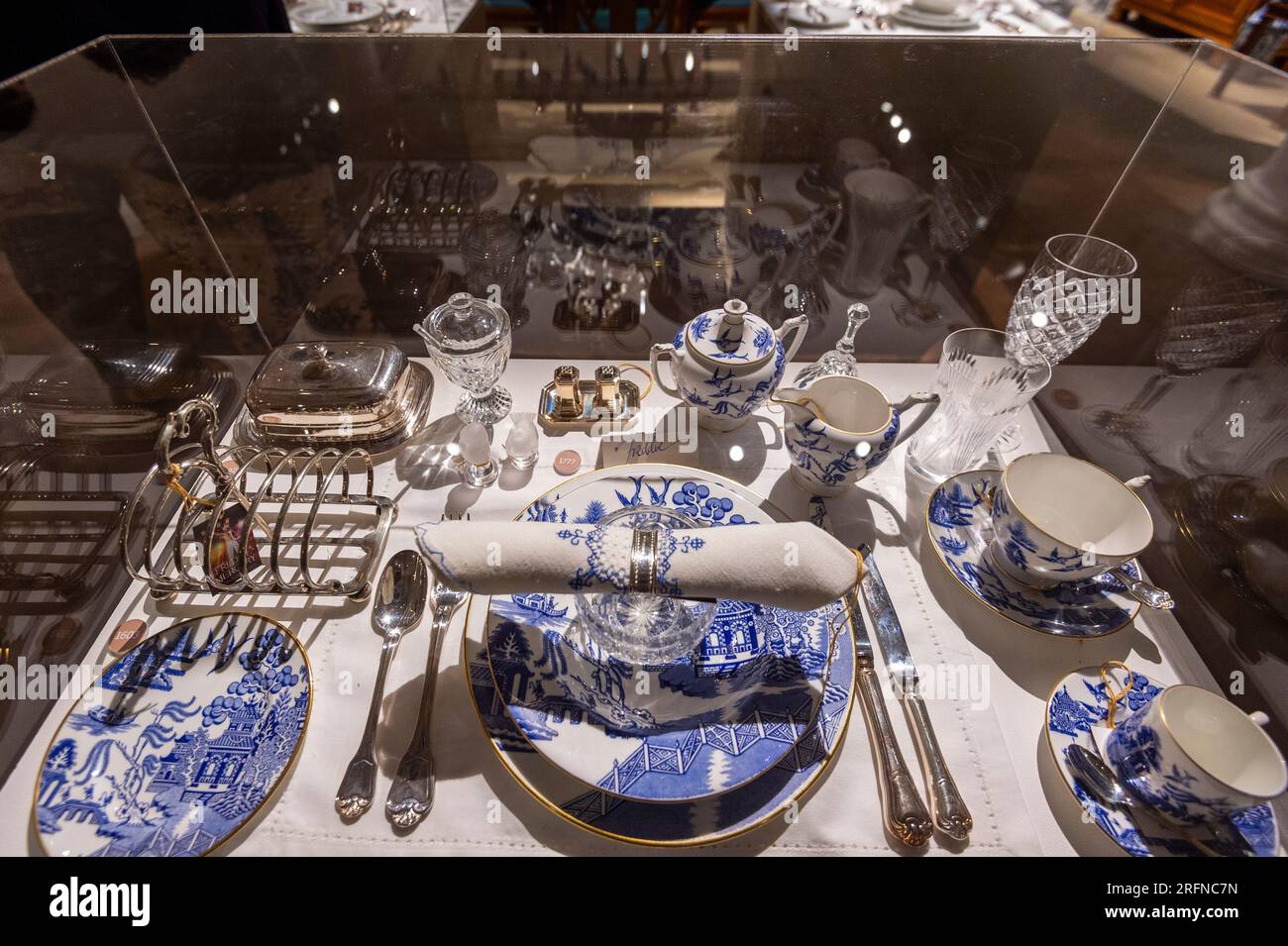 London tea auction hi-res stock photography and images - Alamy