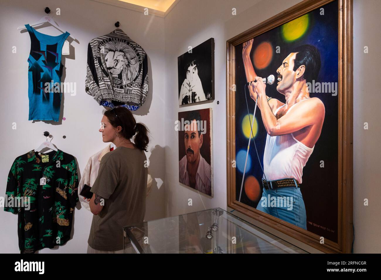 Garden lodge freddie mercury hi-res stock photography and images - Alamy