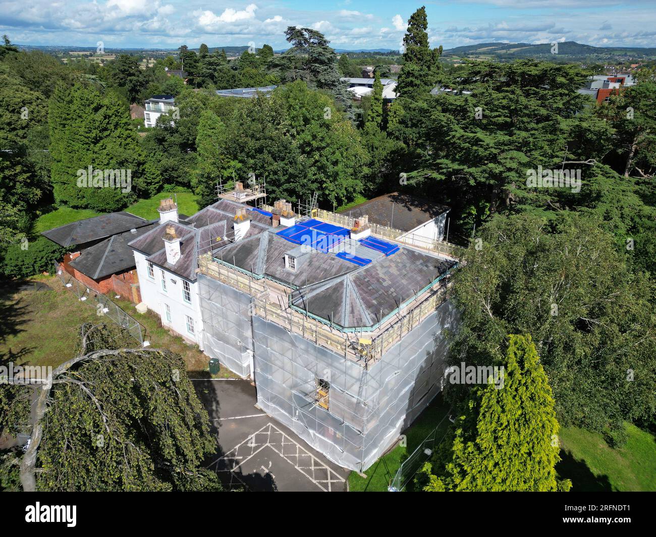 Tarpaulin architecture hi-res stock photography and images - Alamy