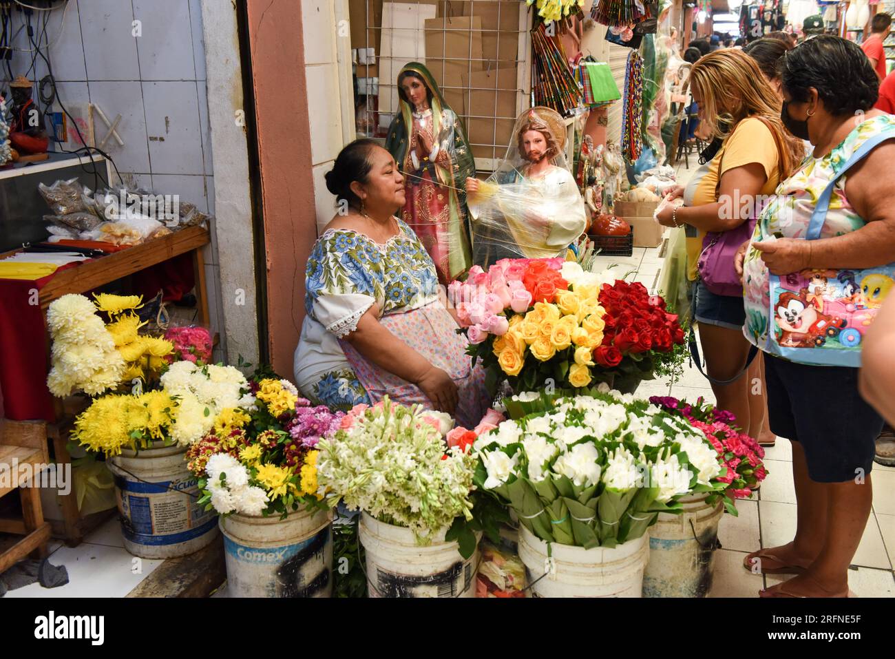 Selling flowers hi-res stock photography and images - Alamy