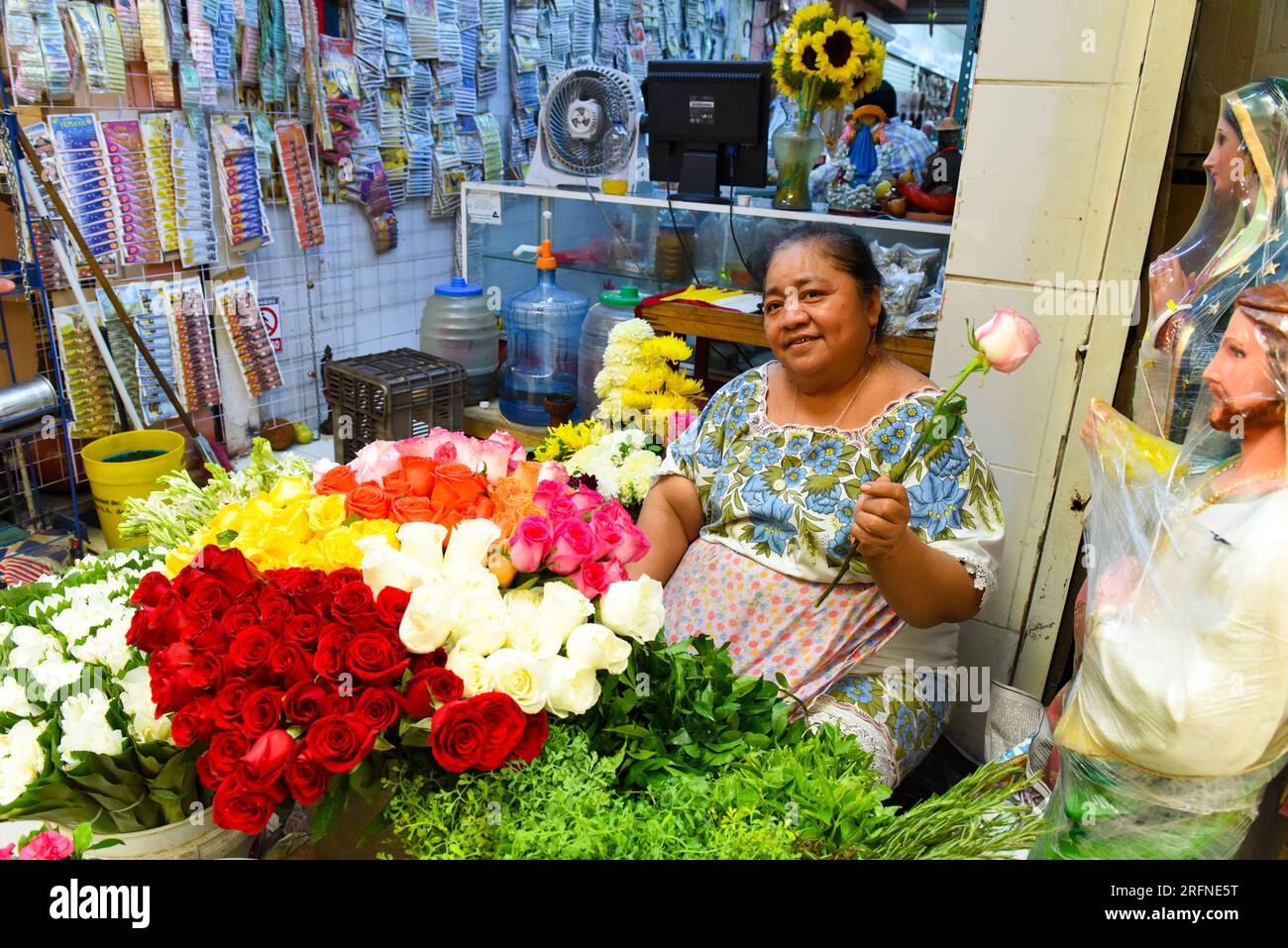 Selling flowers hi-res stock photography and images - Alamy