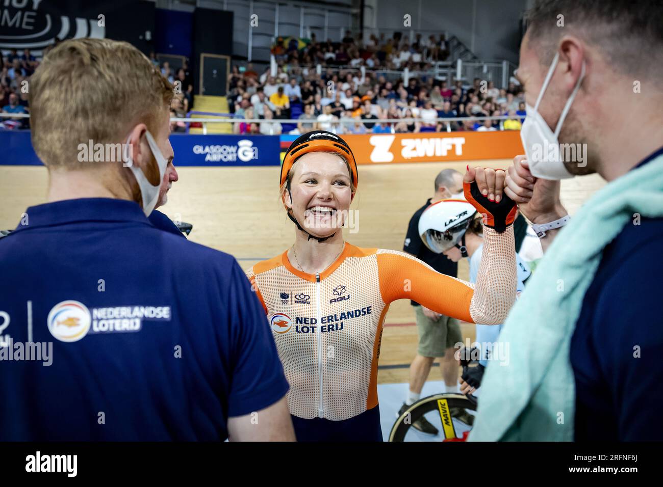 GLASGOW - Maike van der Duin in action on the scratch part during the ...