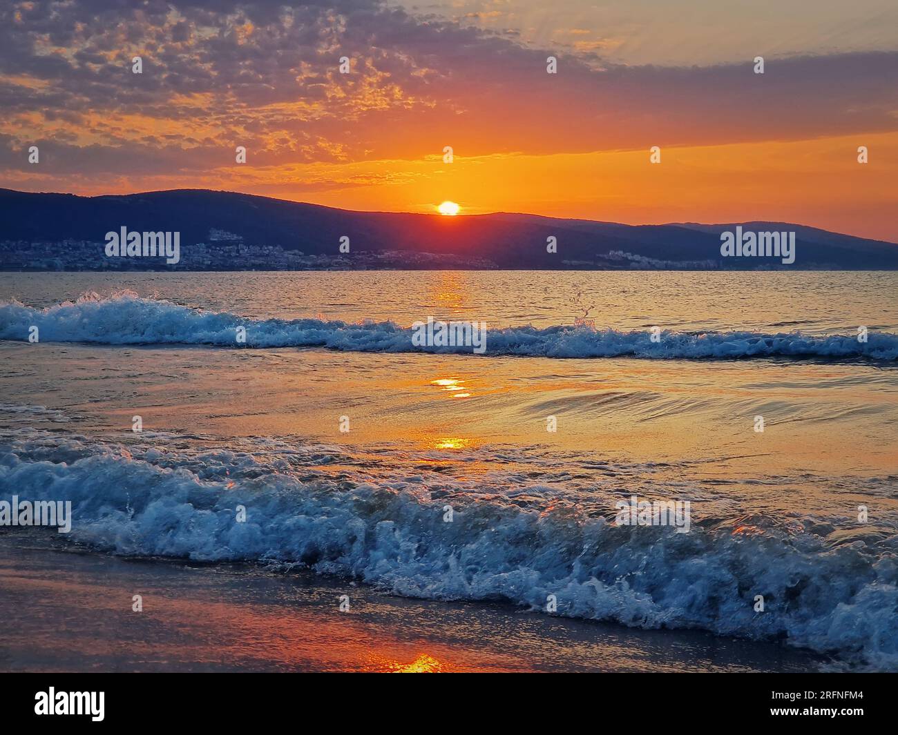 Beautiful sunrise at the Bulgarian coastline of Black Sea. Sunny beach ...