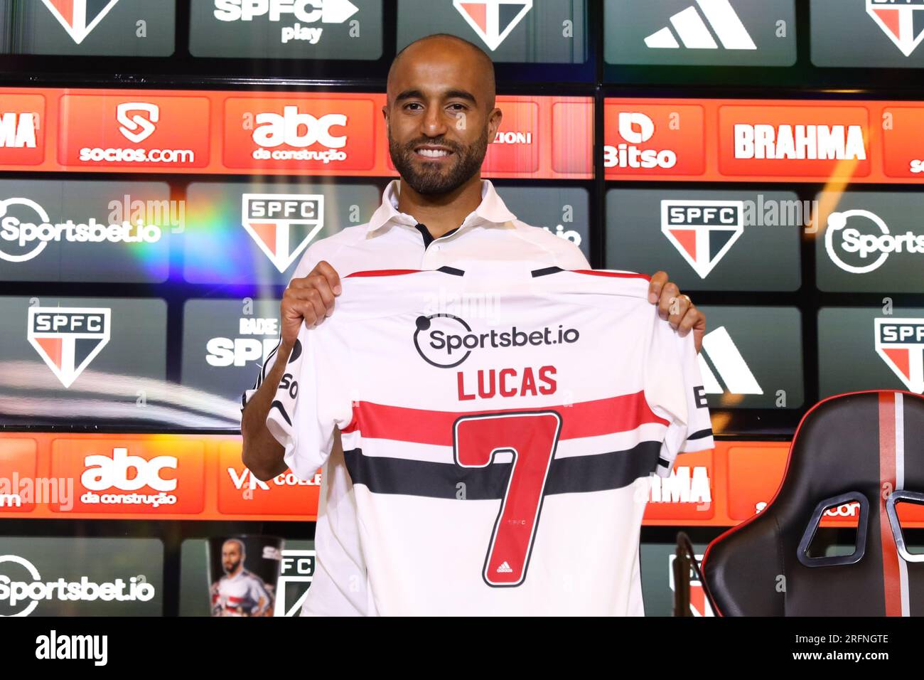 Presentation of the new reinforcement of São Paulo, Lucas Moura, with ...