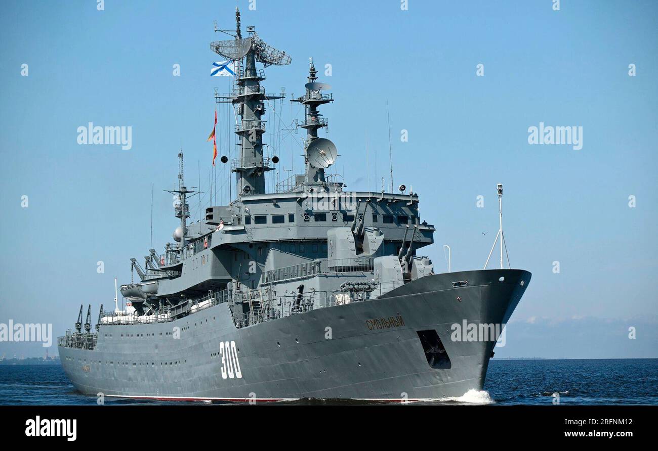 Warship cruiser naval parade hi-res stock photography and images - Alamy