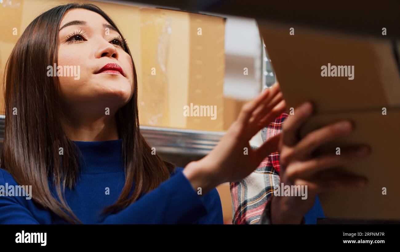 Putting products on shelves hi-res stock photography and images - Alamy